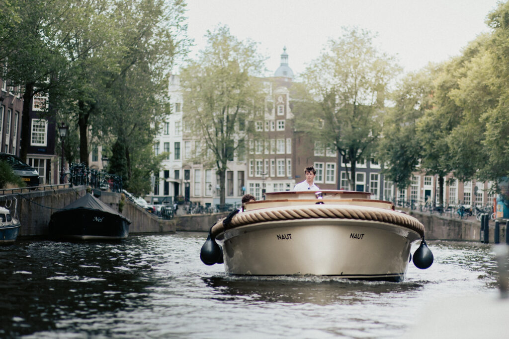 Kom aan boord op de Naut - met Amsterdam Boat Experience!