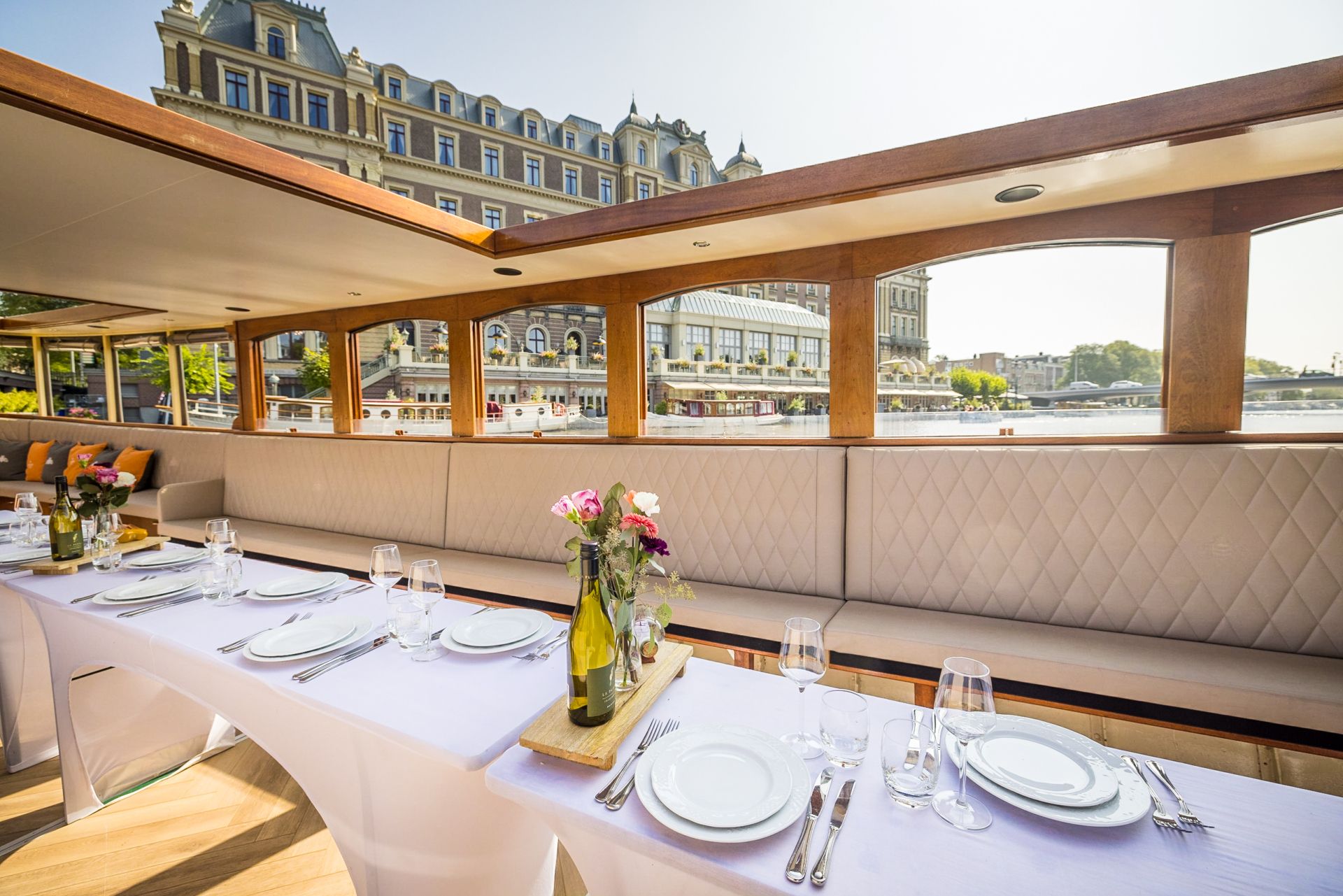 Buffet Canal cruise - Amsterdam Boat Experience